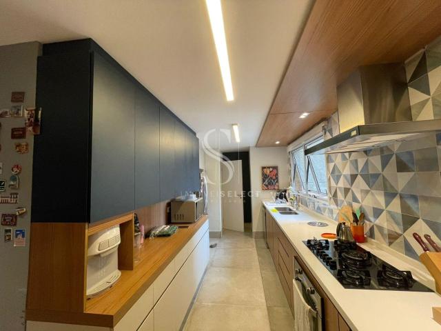 Apartamento para Aluguel com 3 quartos, 167 m² por R$ 14.000