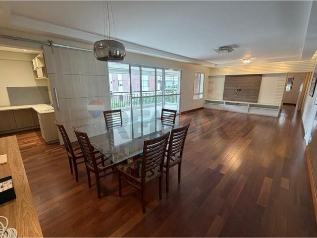 Apartamento para Aluguel com 3 quartos, 168 m² por R$ 11.500