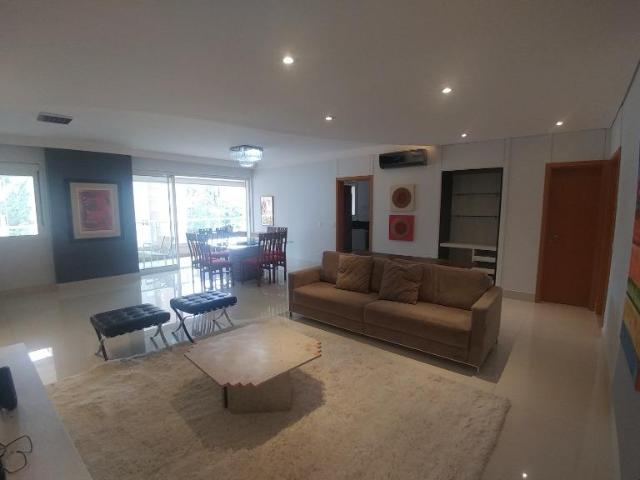 Apartamento para Aluguel com 3 quartos, 168 m² por R$ 17.000