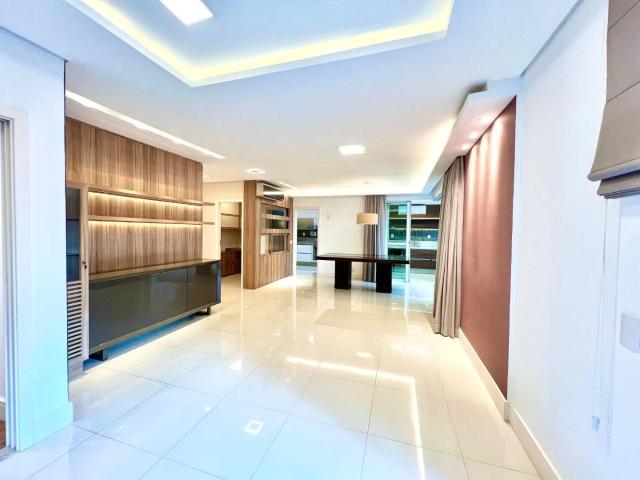 Apartamento para Aluguel com 3 quartos, 179 m² por R$ 8.900