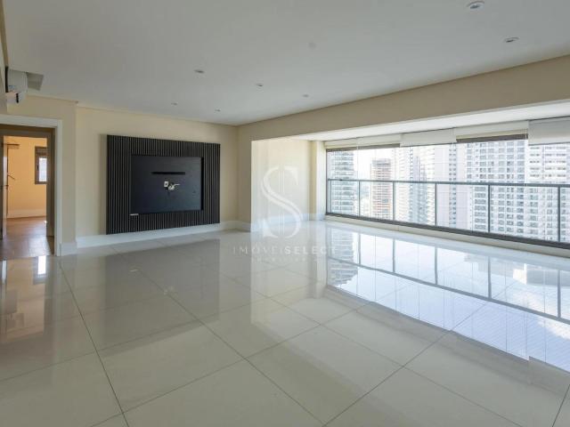 Apartamento para Aluguel com 3 quartos, 181 m² por R$ 19.000