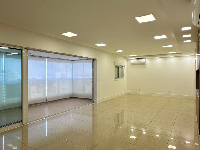 Apartamento para Aluguel com 3 quartos, 200 m² por R$ 9.500