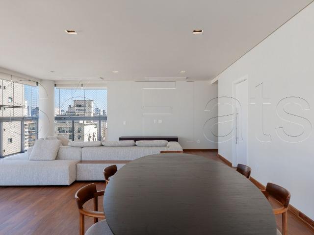 Apartamento para Aluguel com 3 quartos, 206 m² por R$ 36.000