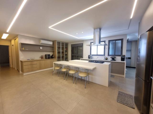 Apartamento para Aluguel com 3 quartos, 207 m² por R$ 14.800