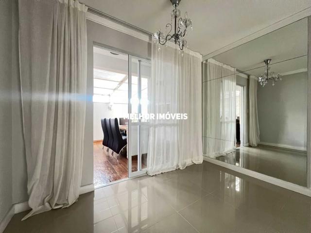 Apartamento para Aluguel com 3 quartos, 210 m² por R$ 5.000