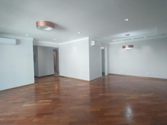 Apartamento para Aluguel com 3 quartos, 210 m² por R$ 10.000