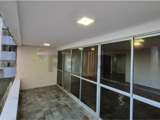 Apartamento para Aluguel com 3 quartos, 214 m² por R$ 5.500