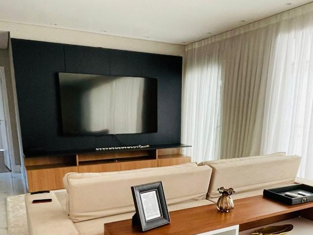 Apartamento para Aluguel com 3 quartos, 228 m² por R$ 35.040