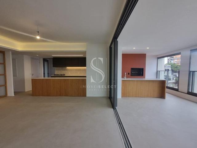 Apartamento para Aluguel com 3 quartos, 230 m² por R$ 23.000
