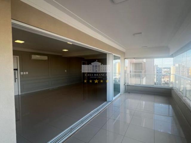 Apartamento para Aluguel com 3 quartos, 254 m² por R$ 6.500
