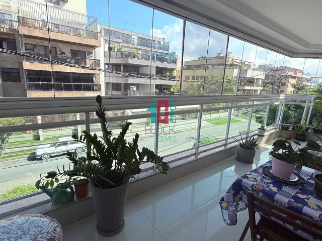 Apartamento para aluguel com 3 quartos em Recreio dos Bandeirantes com 116m²