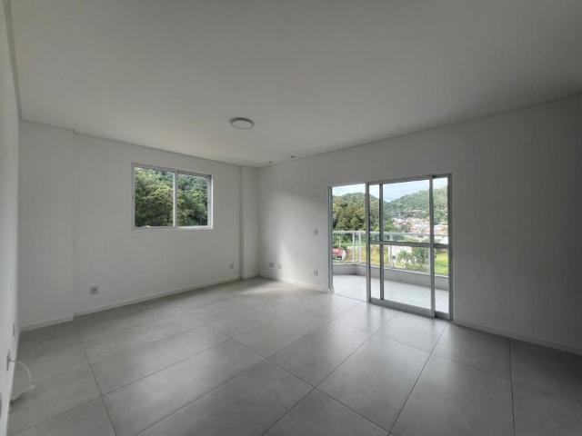 Apartamento para Aluguel com 3 quartos por R$ 4.700