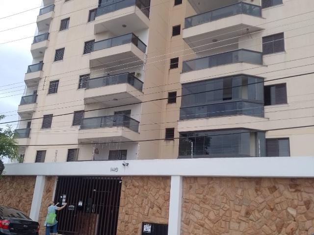 Apartamento para Aluguel com 3 quartos por R$ 2.000