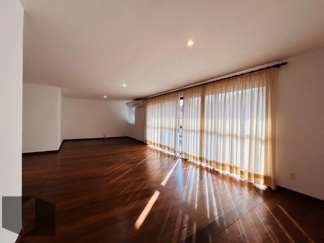Apartamento para Aluguel com 4 quartos, 142 m² por R$ 10.000
