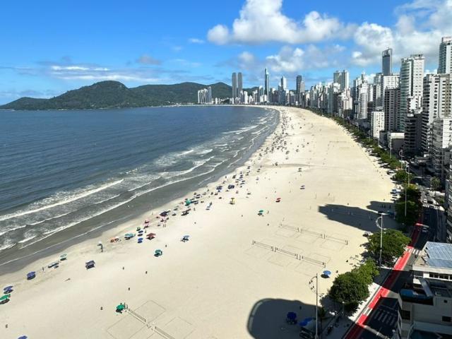 Apartamento para Aluguel com 4 quartos, 180 m² por R$ 20.000