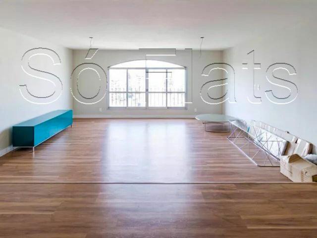 Apartamento para Aluguel com 4 quartos, 211 m² por R$ 7.790