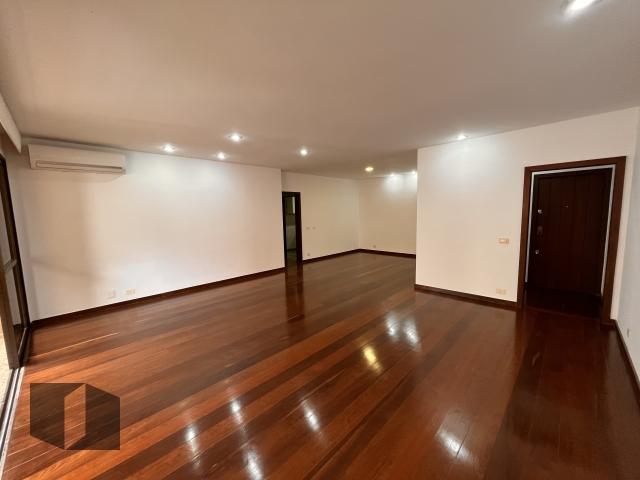 Apartamento para Aluguel com 4 quartos, 220 m² por R$ 12.700