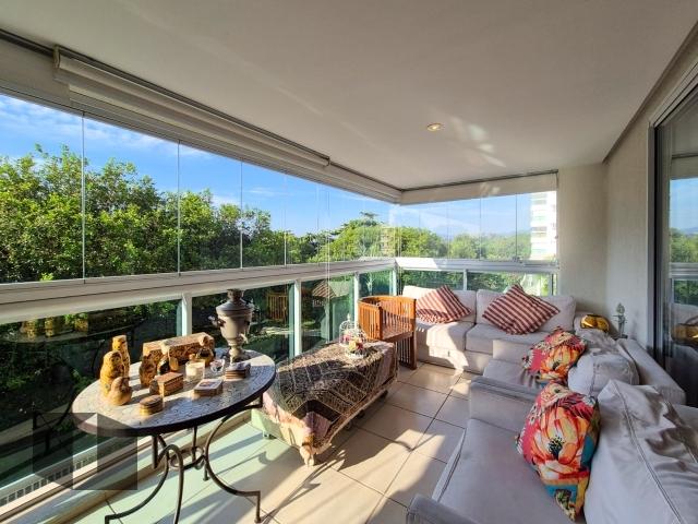 Apartamento para Aluguel com 4 quartos, 226 m² por R$ 12.000