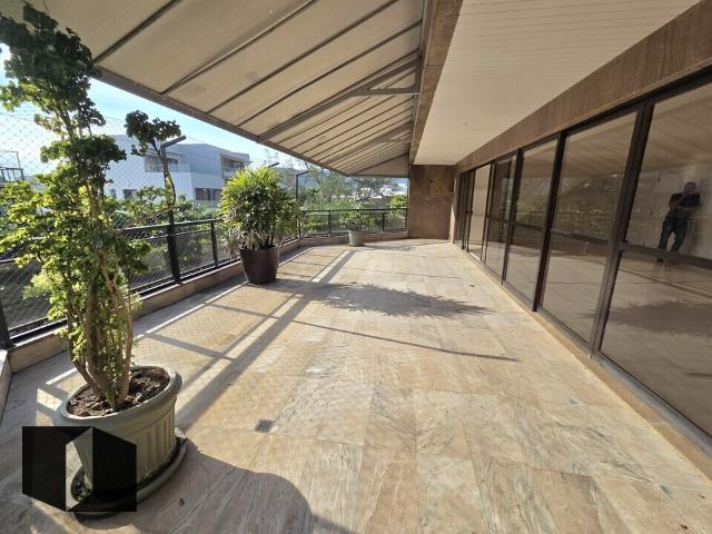 Apartamento para Aluguel com 4 quartos, 250 m² por R$ 12.000