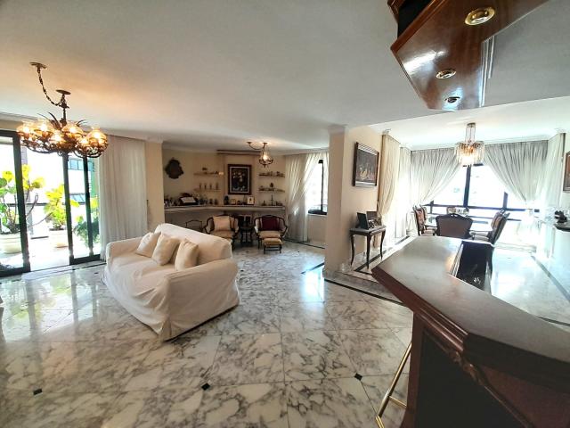 Apartamento para Aluguel com 4 quartos, 300 m² por R$ 16.000