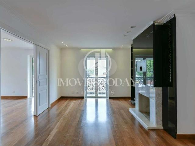 Apartamento para Aluguel com 4 quartos, 385 m² por R$ 40.000
