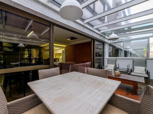 Apartamento para Alugar no Bairro Petrópolis com 150m² e 2 dormitórios/quartos disponíveis