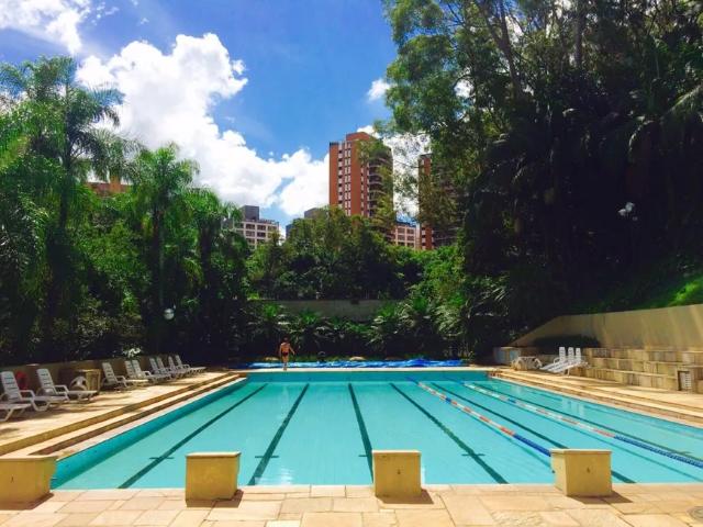 Apartamento para aluguel possui 100 metros com 3 quartos em Vila Suzana São Paulo SP