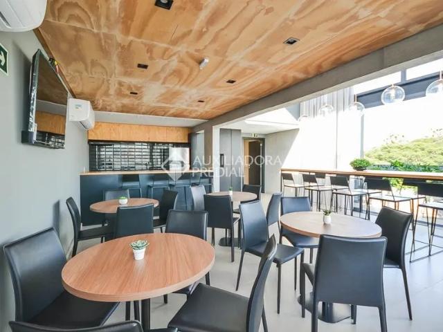 Apartamento para aluguel possui 44 metros quadrados com 1 quarto em Azenha Porto Alegre RS