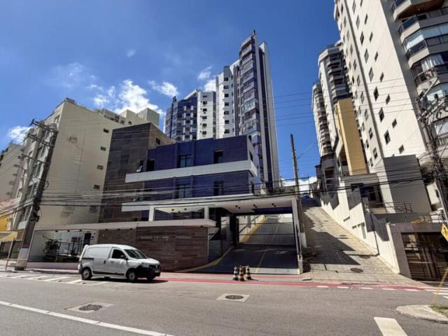 Apartamento para alugar – 4 quartos sendo 3 suítes – Agronômica | Florianópolis/SC