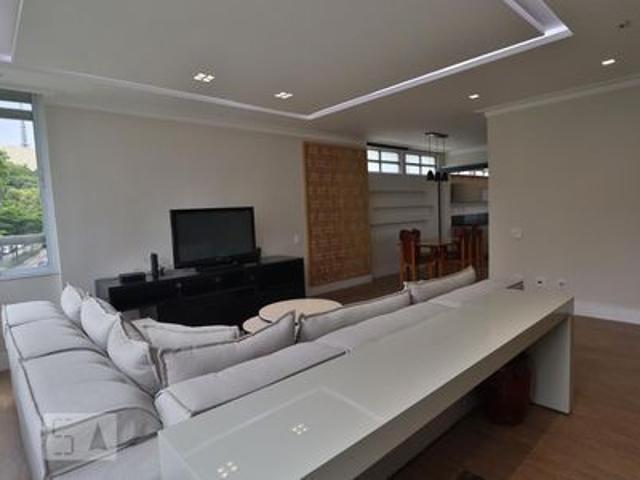 Apartamento para alugar com 130m², 3 quartos e 1 vaga