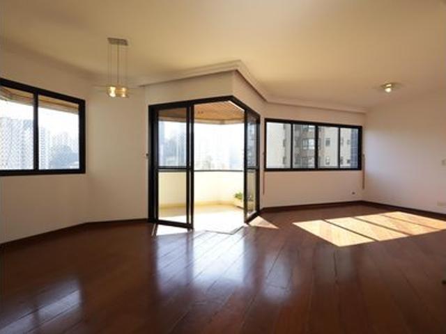 Apartamento para alugar com 166m², 3 quartos e 3 vagas