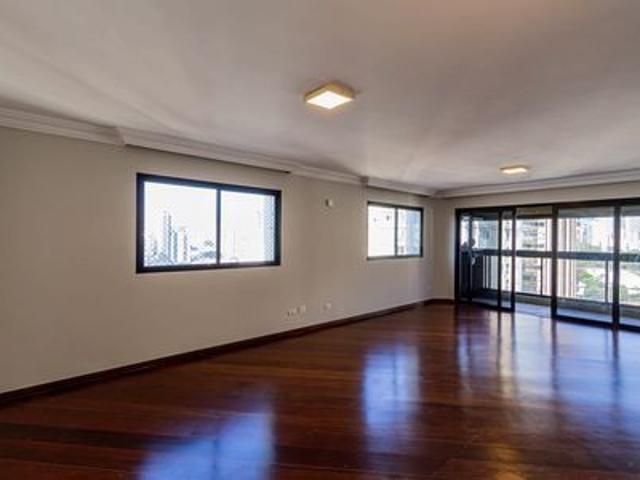Apartamento para alugar com 168m², 4 quartos e 3 vagas