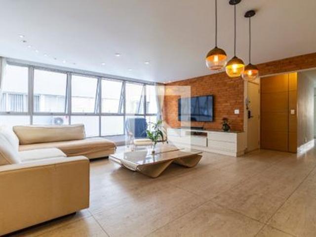 Apartamento para alugar com 161m², 3 quartos e 1 vaga