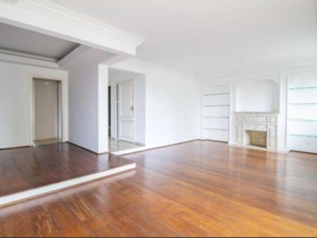 Apartamento para alugar com 194m², 4 quartos e 3 vagas