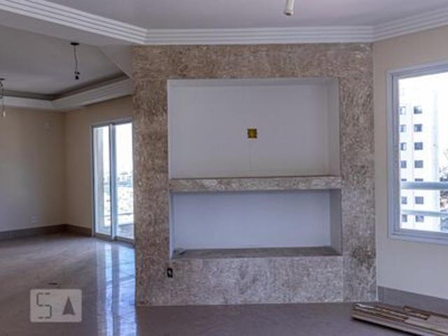 Apartamento para alugar com 196m², 4 quartos e 6 vagas