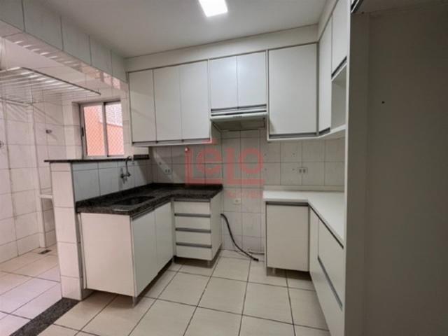 Apartamento para alugar com 1 Suíte + 1 Quarto em Parque Residencial Aeroporto, Maringá PR