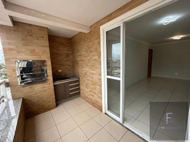 Apartamento para alugar com 1 Suíte + 2 Quartos em Zona 08, Maringá PR