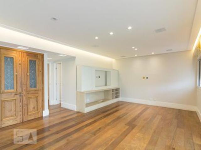 Apartamento para alugar com 205m², 3 quartos e 4 vagas