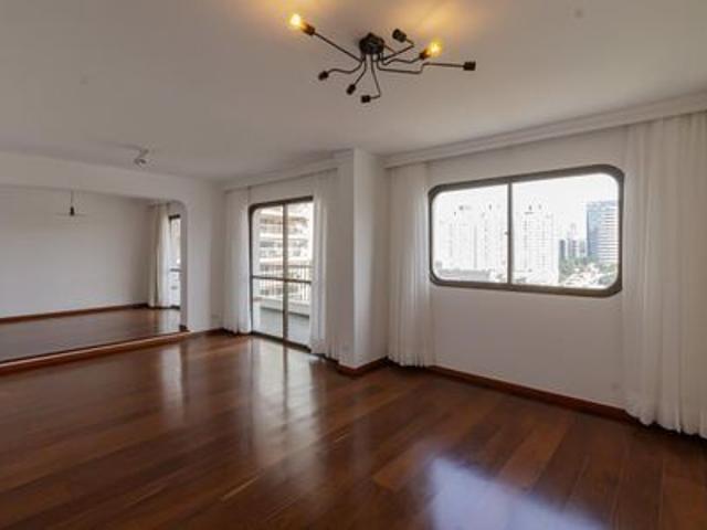 Apartamento para alugar com 200m², 4 quartos e 2 vagas