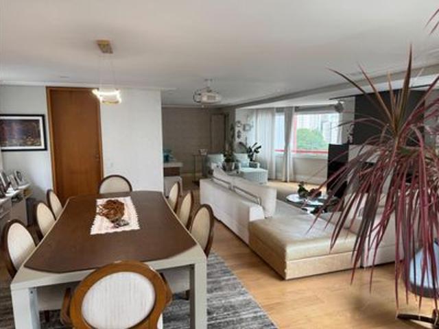 Apartamento para alugar com 217m², 4 quartos e 4 vagas