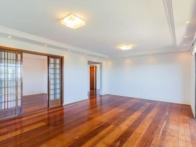 Apartamento para alugar com 219m², 3 quartos e 3 vagas