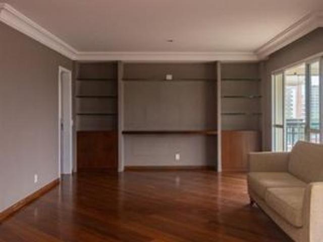 Apartamento para alugar com 213m², 4 quartos e 4 vagas