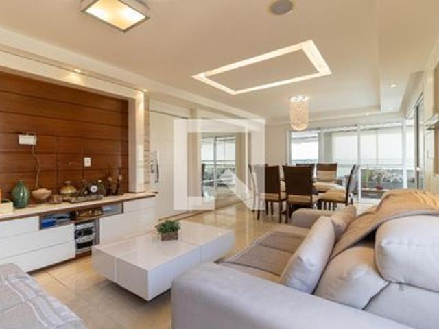 Apartamento para alugar com 213m², 4 quartos e 3 vagas