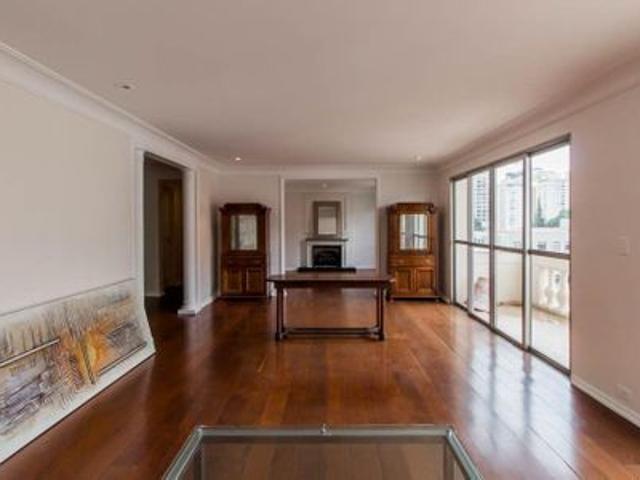 Apartamento para alugar com 220m², 4 quartos e 2 vagas