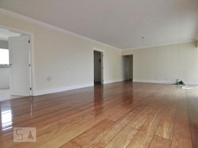 Apartamento para alugar com 220m², 4 quartos e 2 vagas