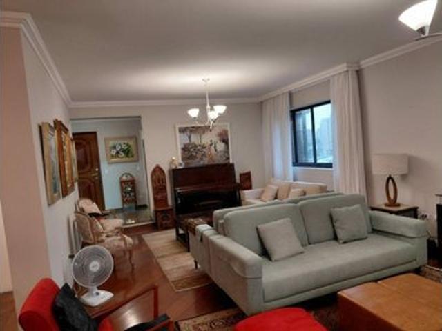 Apartamento para alugar com 220m², 3 quartos e 3 vagas