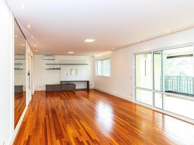 Apartamento para alugar com 223m², 4 quartos e 4 vagas