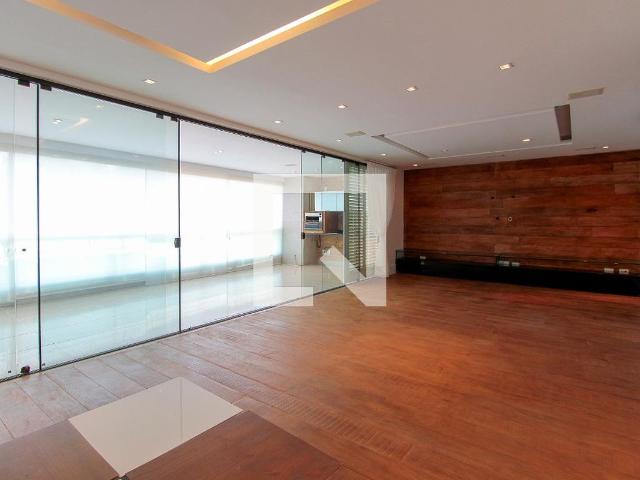 Apartamento para alugar com 234m², 3 quartos e 3 vagas