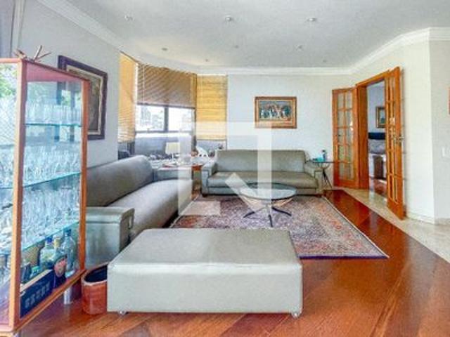 Apartamento para alugar com 238m², 3 quartos e 3 vagas