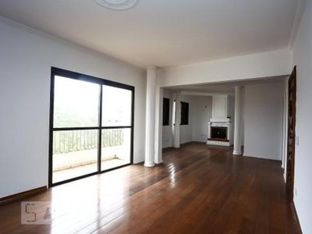 Apartamento para alugar com 230m², 4 quartos e 4 vagas